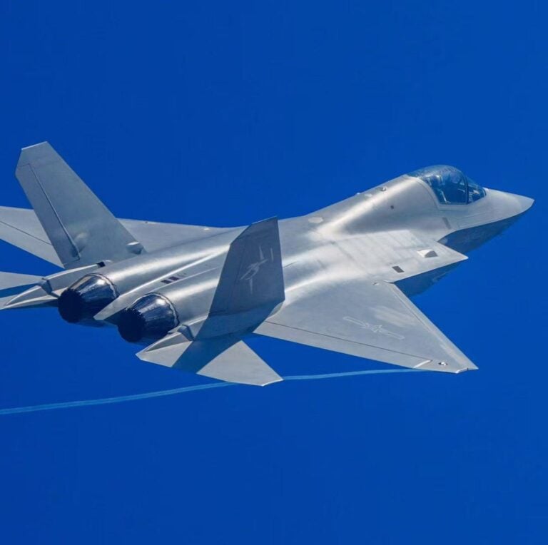Pakistan Becomes First Foreign Customer of Chinese J-35 Stealth Fighter